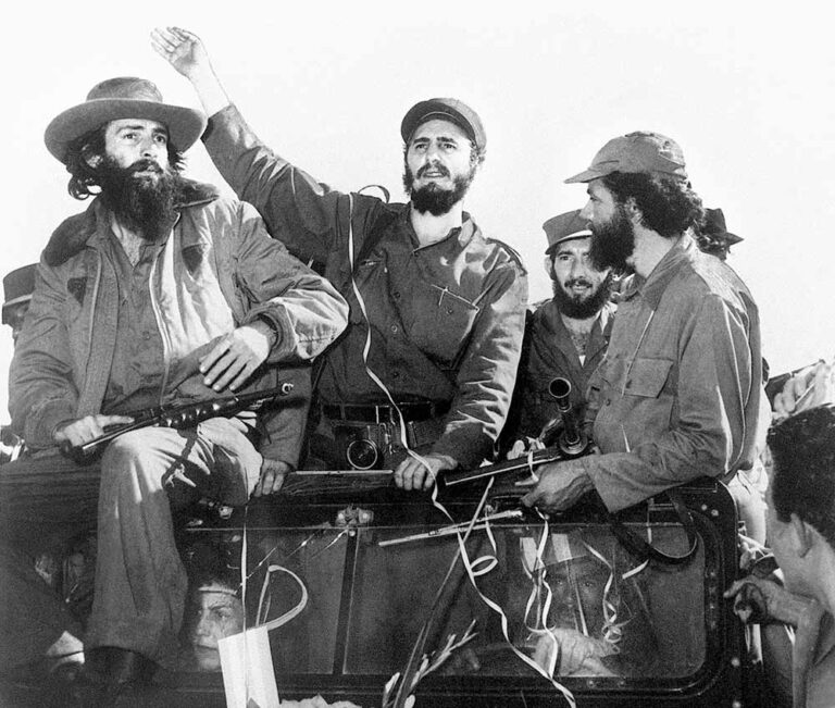 La historia poco conocida del revolucionario Camilo Cienfuegos ...